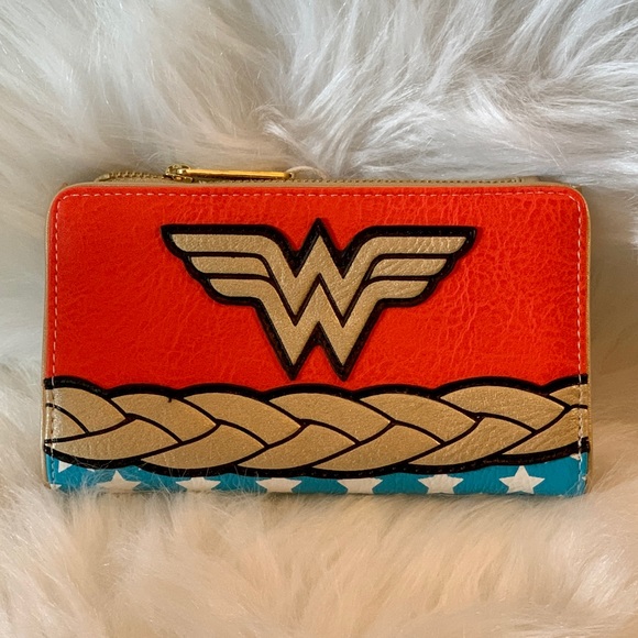 Loungefly | Bags | Loungefly Vintage Wonder Woman Wallet Dc Comics ...